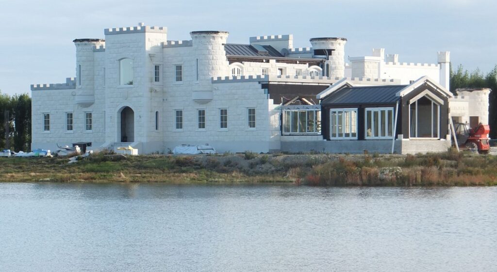 Riverstone Castle : l’incroyable château de Dot et Neil Smith à Oamaru ...