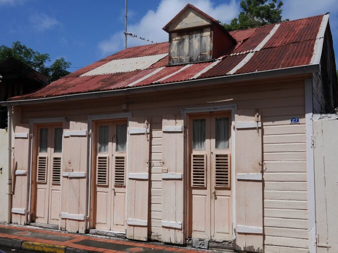Case créole guadeloupéenne : maison traditionnelle