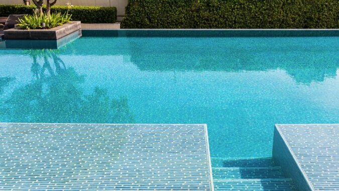 Comment poser la mosaïque de piscine
